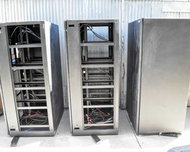 Eaton 9395 Power Xpert Integrated Battery Cabinets Model 1085 DC 480V 225A