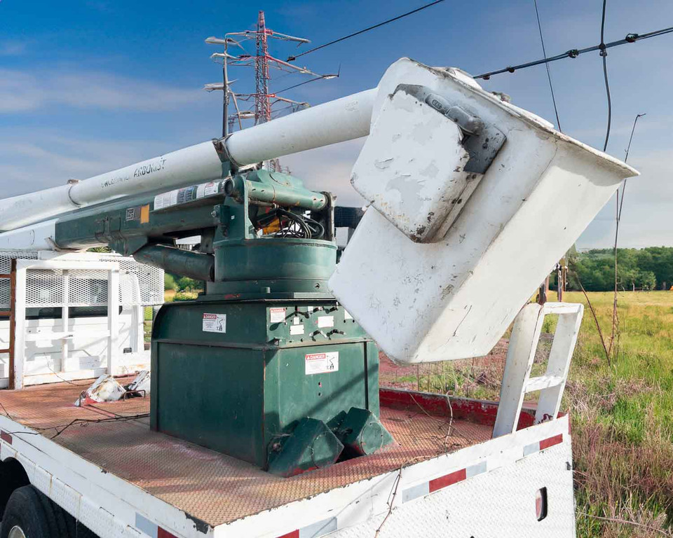 International Bucket Truck 2012, 26ft Flatbed Hi Ranger 65' Boom, 4 ...