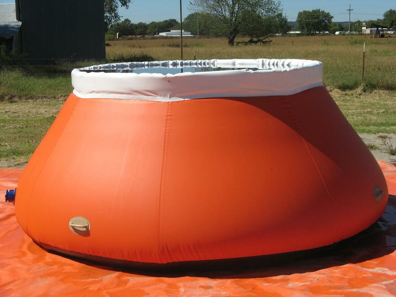 High Side Self Supporting Water Tanks by Husky - 250 Gallon