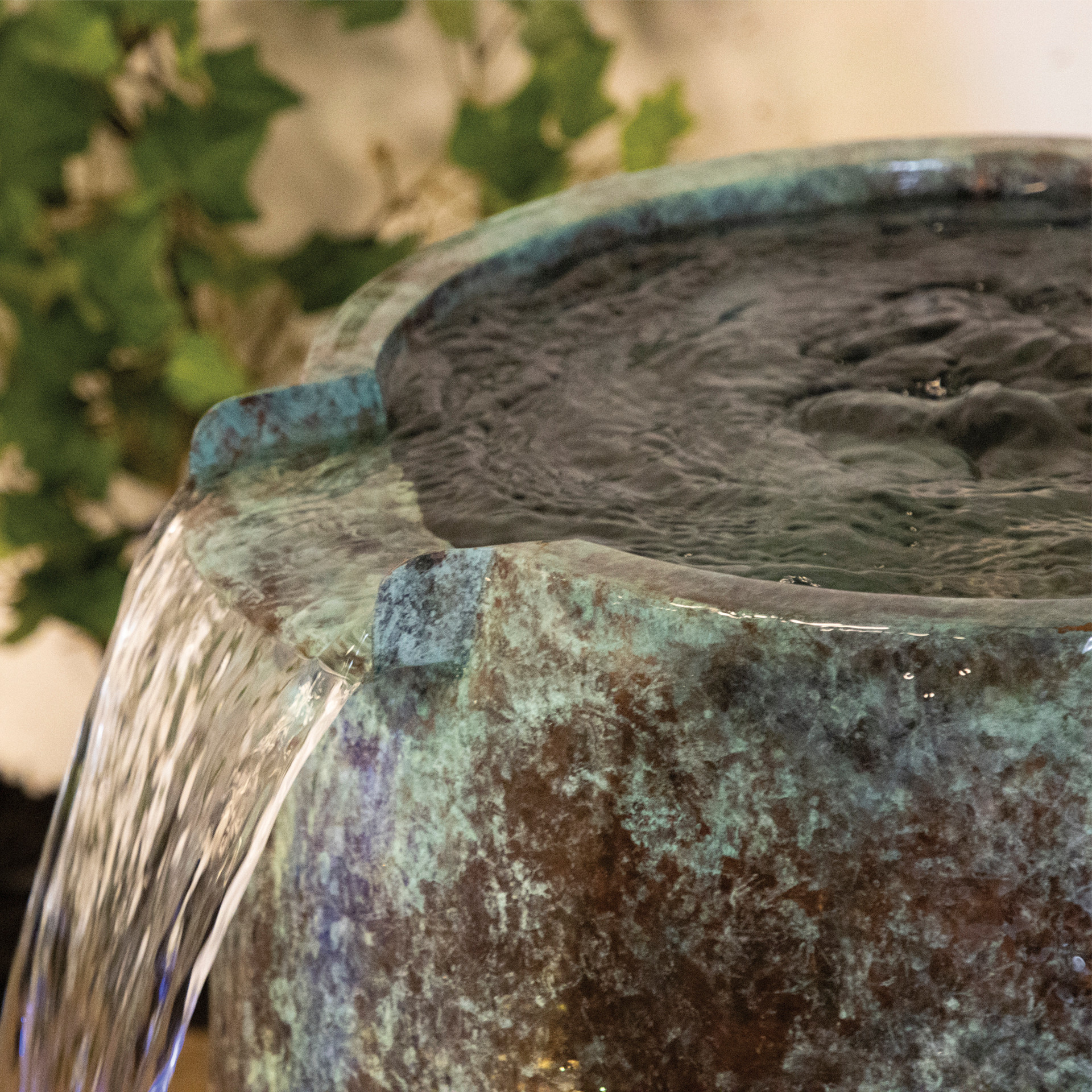 32" Atlantic Aura Vase w/ Spillway - Underwater Warehouse