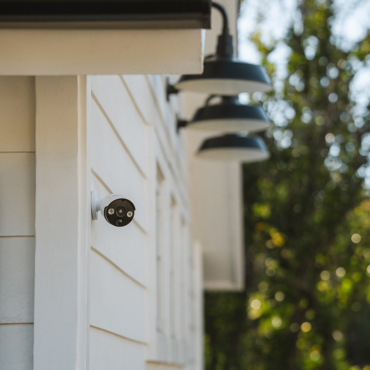 SABRE Outdoor Motion Sensor Light & Fake Camera Design