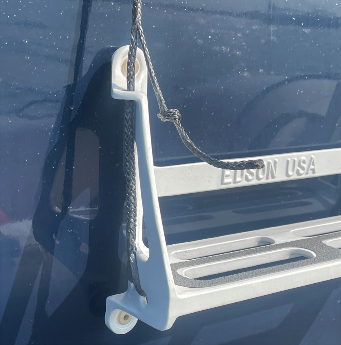 Edson Marine: One-Step™ Boarding Step with Line (520-14)