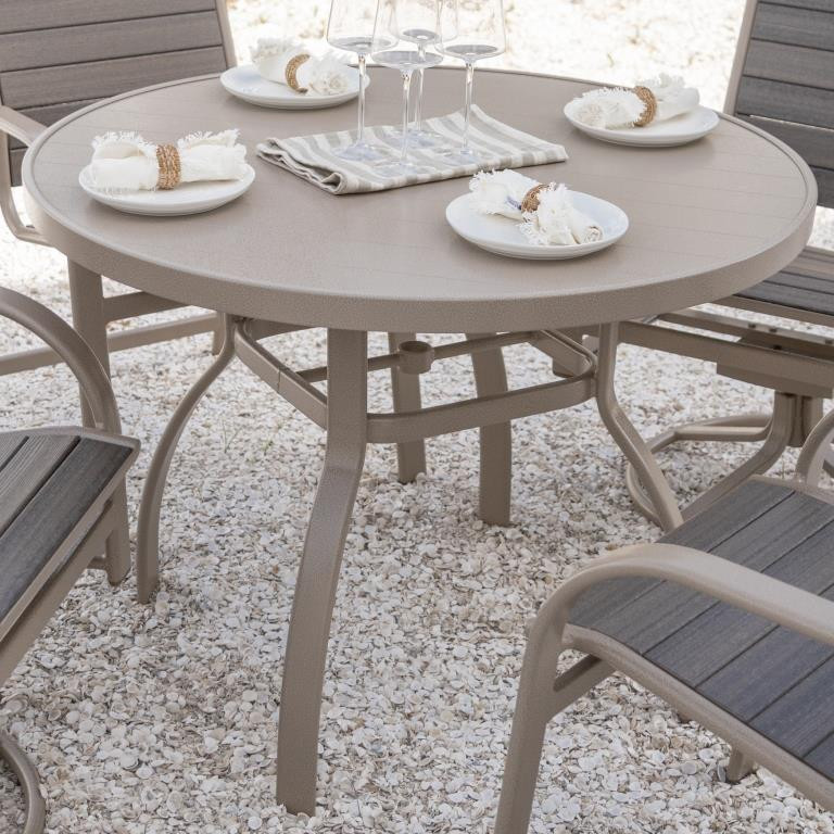 Berlin Gardens Murphy Aluminum Round Dining Table