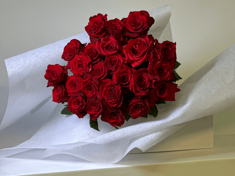 12 roses gift boxed | Cosmo's Florist