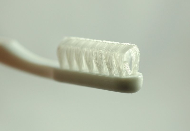 Collis Curve Clear Cap Soft ToothBrush - Innovative Curved Bristle ...