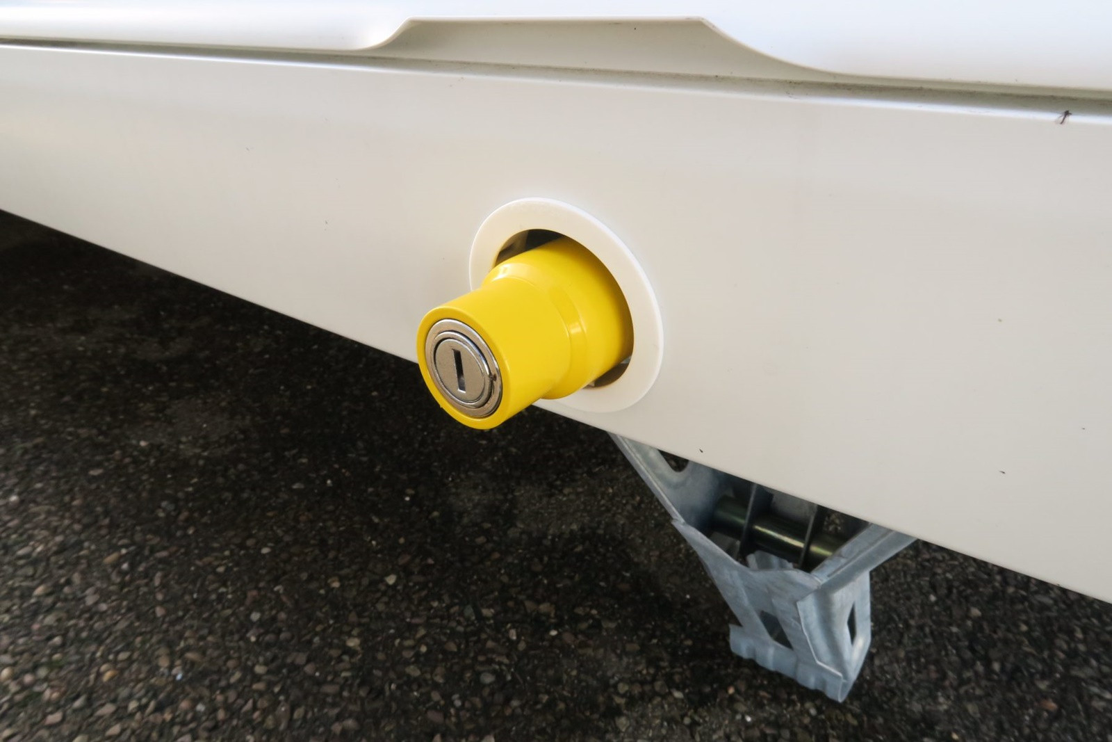 Vehicle Accessories, Security & Towing Aids - Milenco Wheelclamps ...