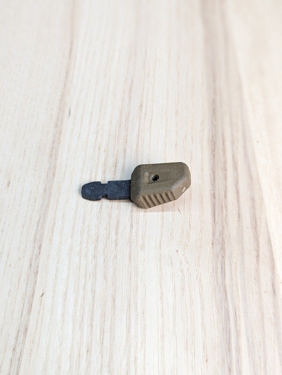 BUSHMASTER ACR CHARGING HANDLE ASSEMBLY BROWN