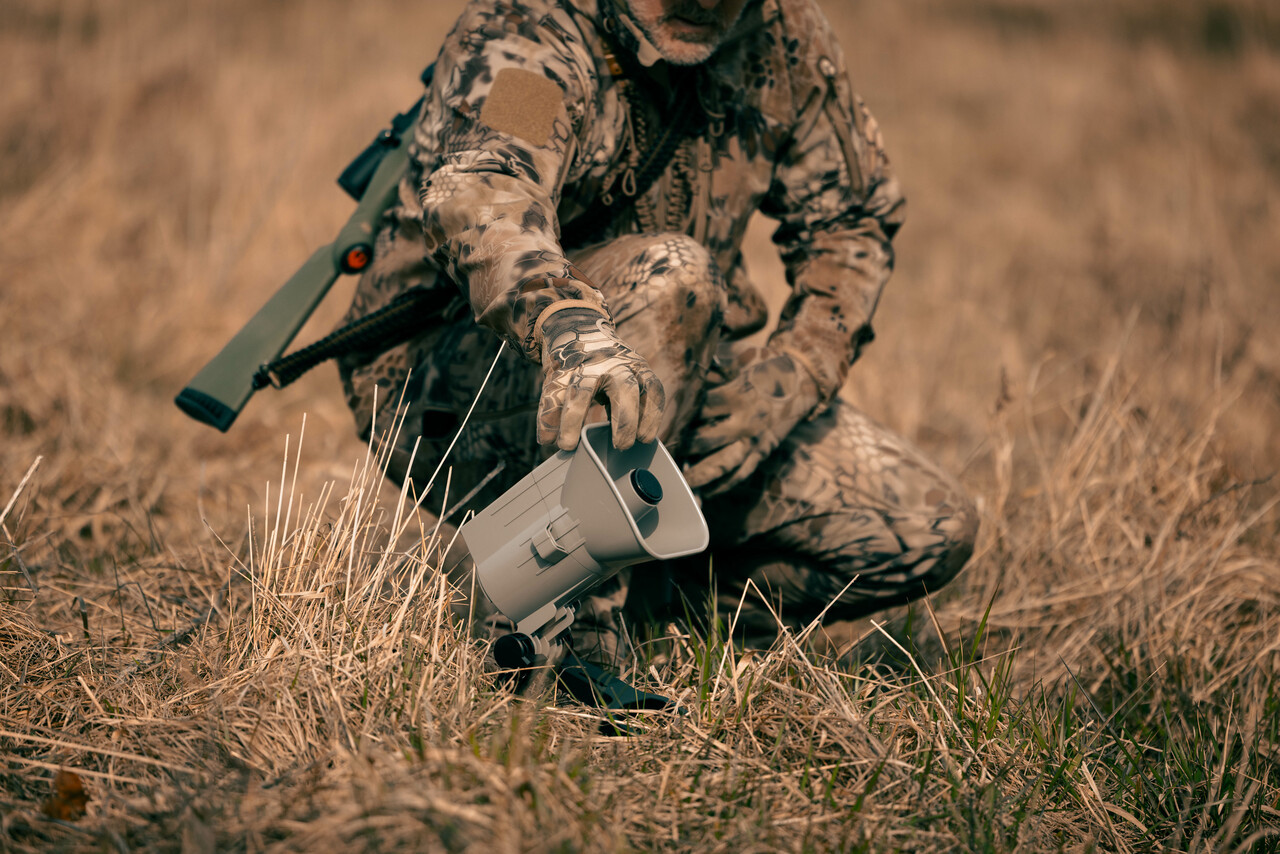 FOXPRO X48 Electronic Predator Call with TX-2000 Remote Control for ...