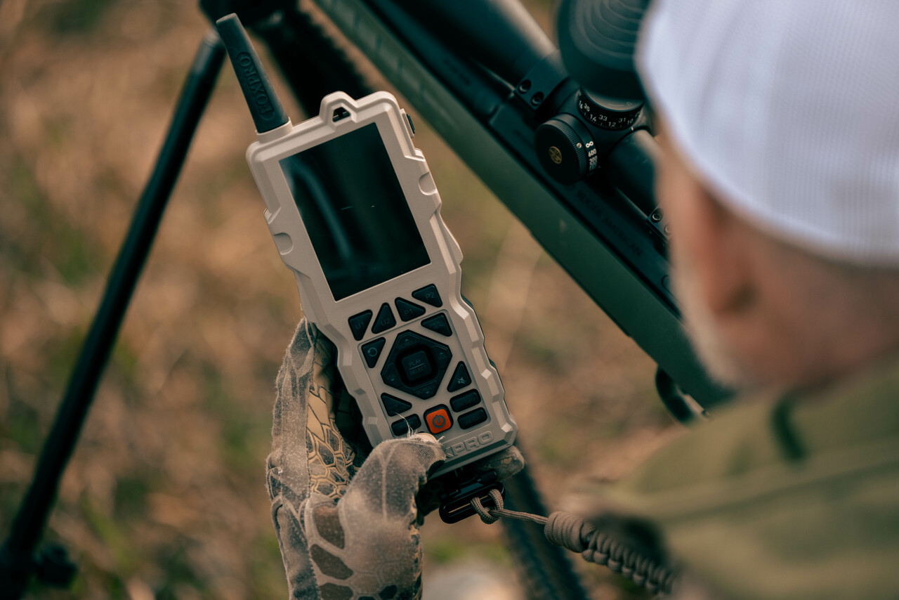 FOXPRO X48 Electronic Predator Call with TX-2000 Remote Control for ...