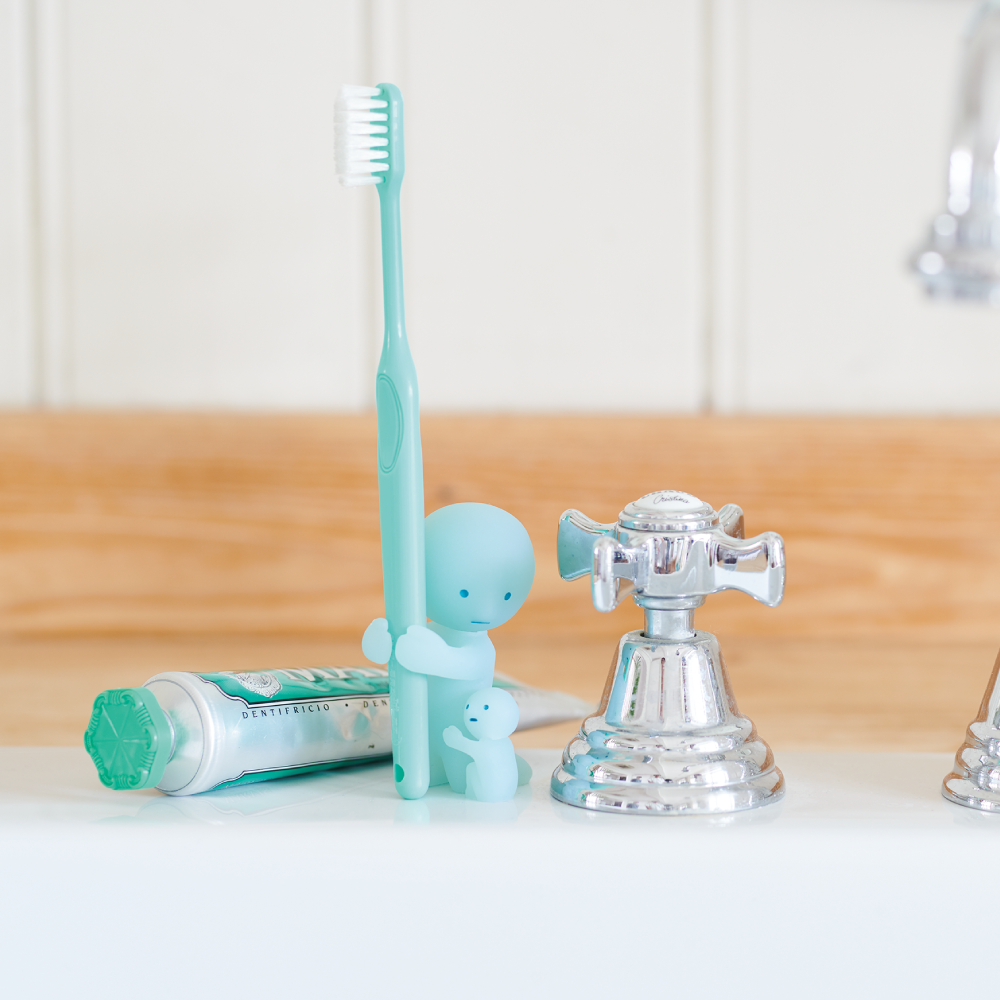 Smiski Glow in the Dark Toothbrush Multi-Holder / Hugging - STUDIO ...
