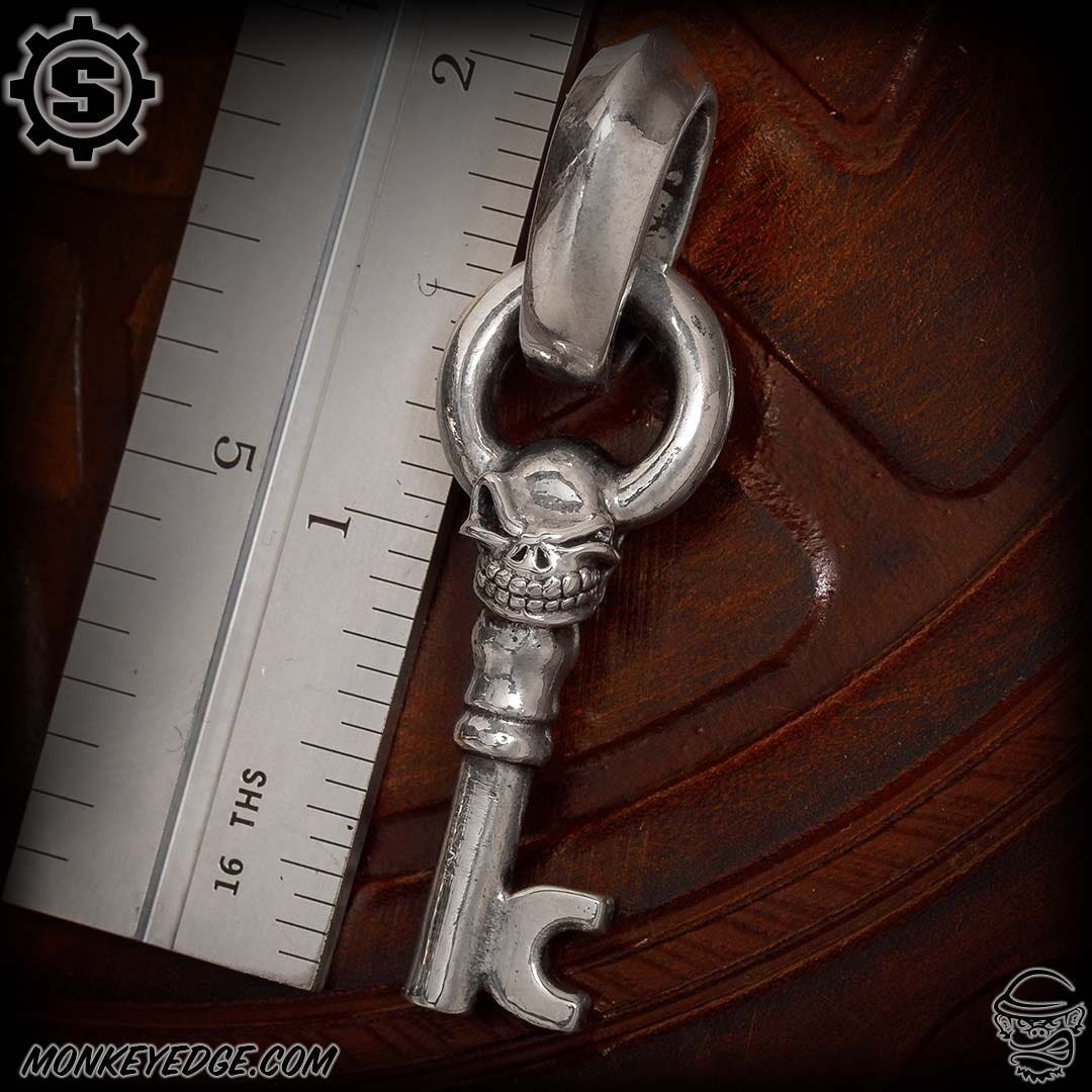 Monkey Edge - Starlingear Pendant: Slickster Key - Silver