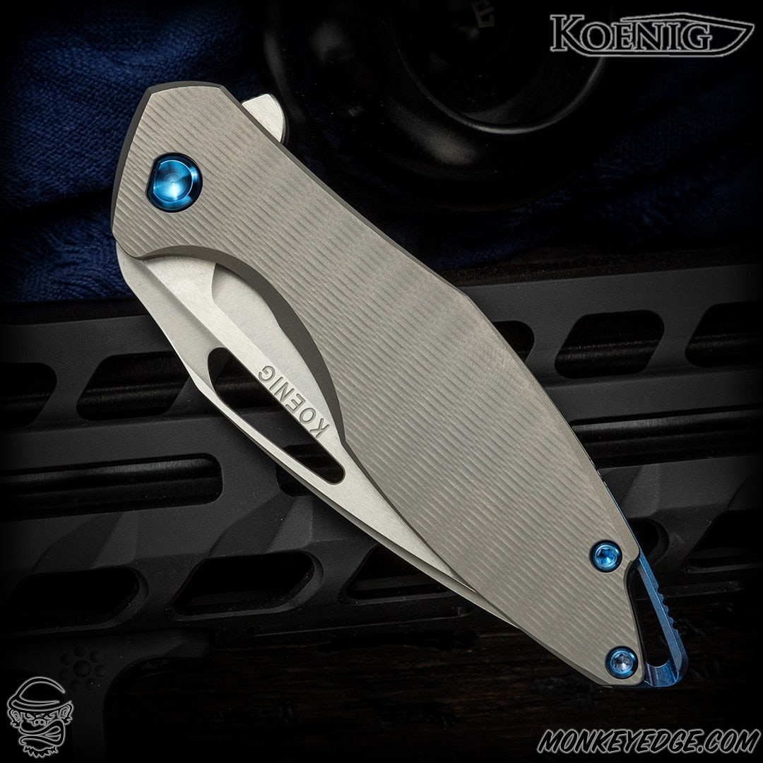 Monkey Edge - Koenig Knives: Mini Arius - Two Tone/Blasted Plexa w/Blue ...