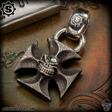 Monkey Edge - Starlingear Pendant: Maltese Cross w/Slickster (Large ...