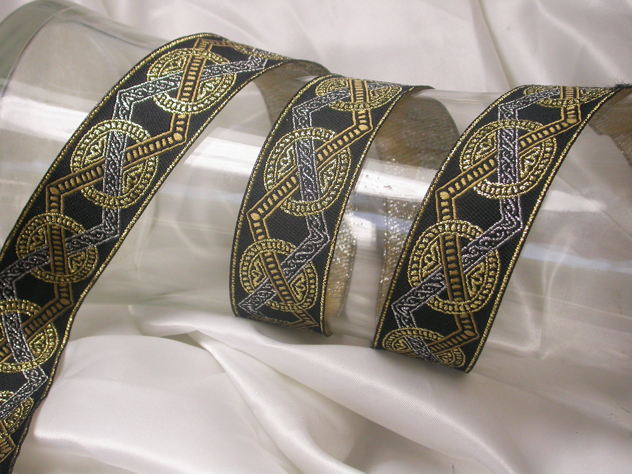 Jacquard Ribbon 1 1/8" (28mm) Medallions Per Yard - Patchwork Panda Trims