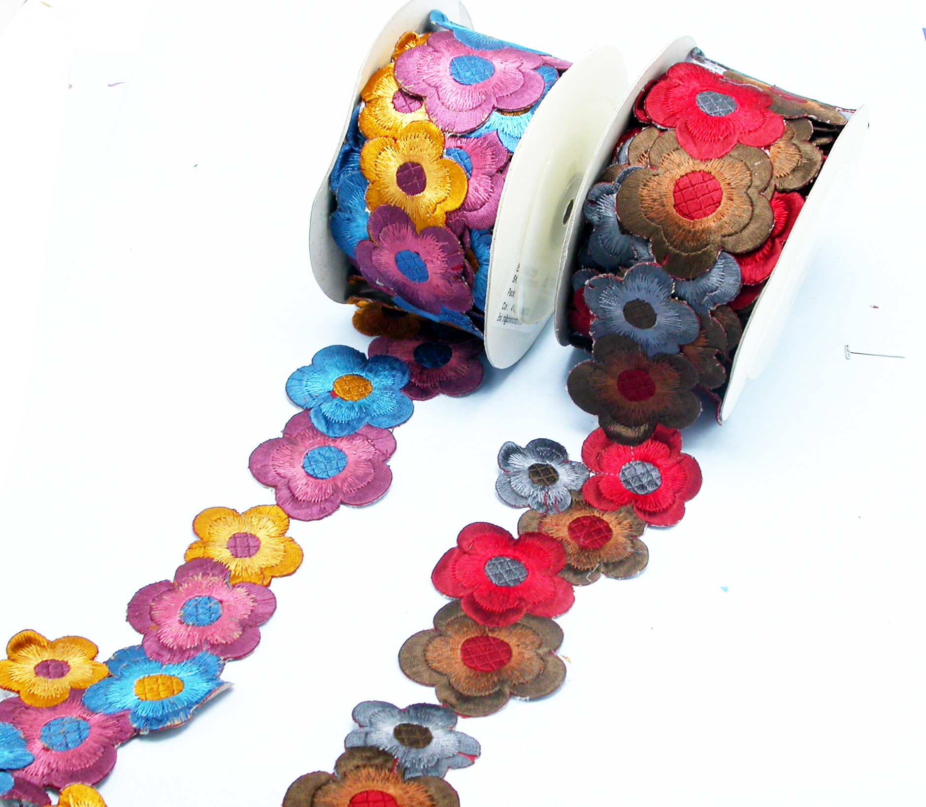 Embroidered Saree Border Jumbo Daisy Flowers 83mm 3 1/4 wide" - Patchwork Panda Trims