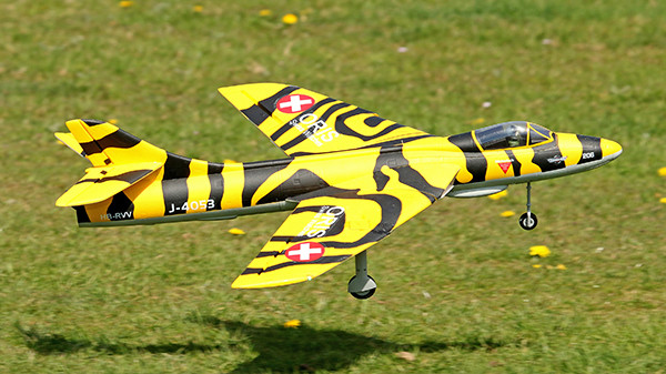 DYNAM HAWKER HUNTER RC Jet 6S Flaps Retracts - PNP | HobbyStation
