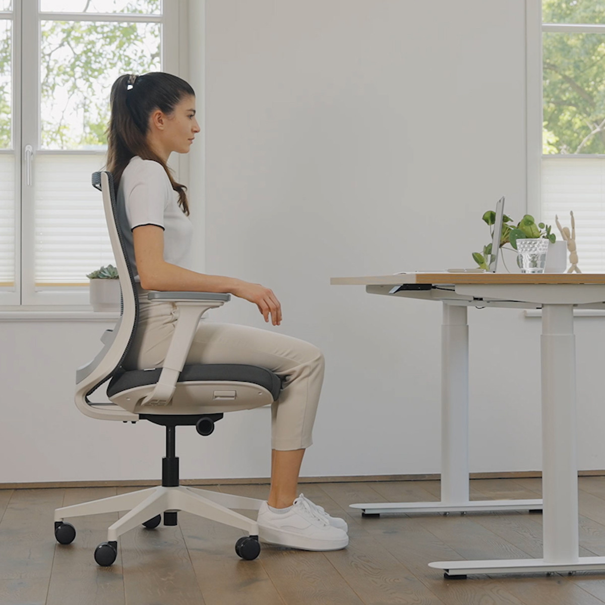 The ergonomic all-rounder office chair at a fair price | ofinto® Ergo