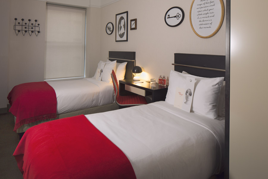 Use Picture Frames to Create the Sophisticated Look your Hotel Room ...