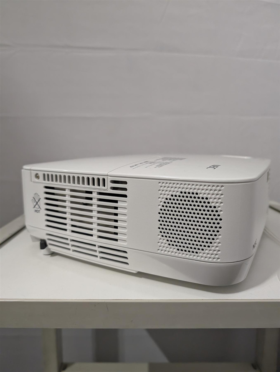 NEC White Projector NP410G (E06-C5F-A8D) - TRACOuk