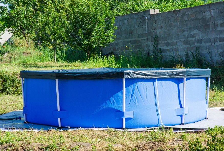 How to Cover Your Swimming Pool with a Tarp: Secured 'til Summer ...