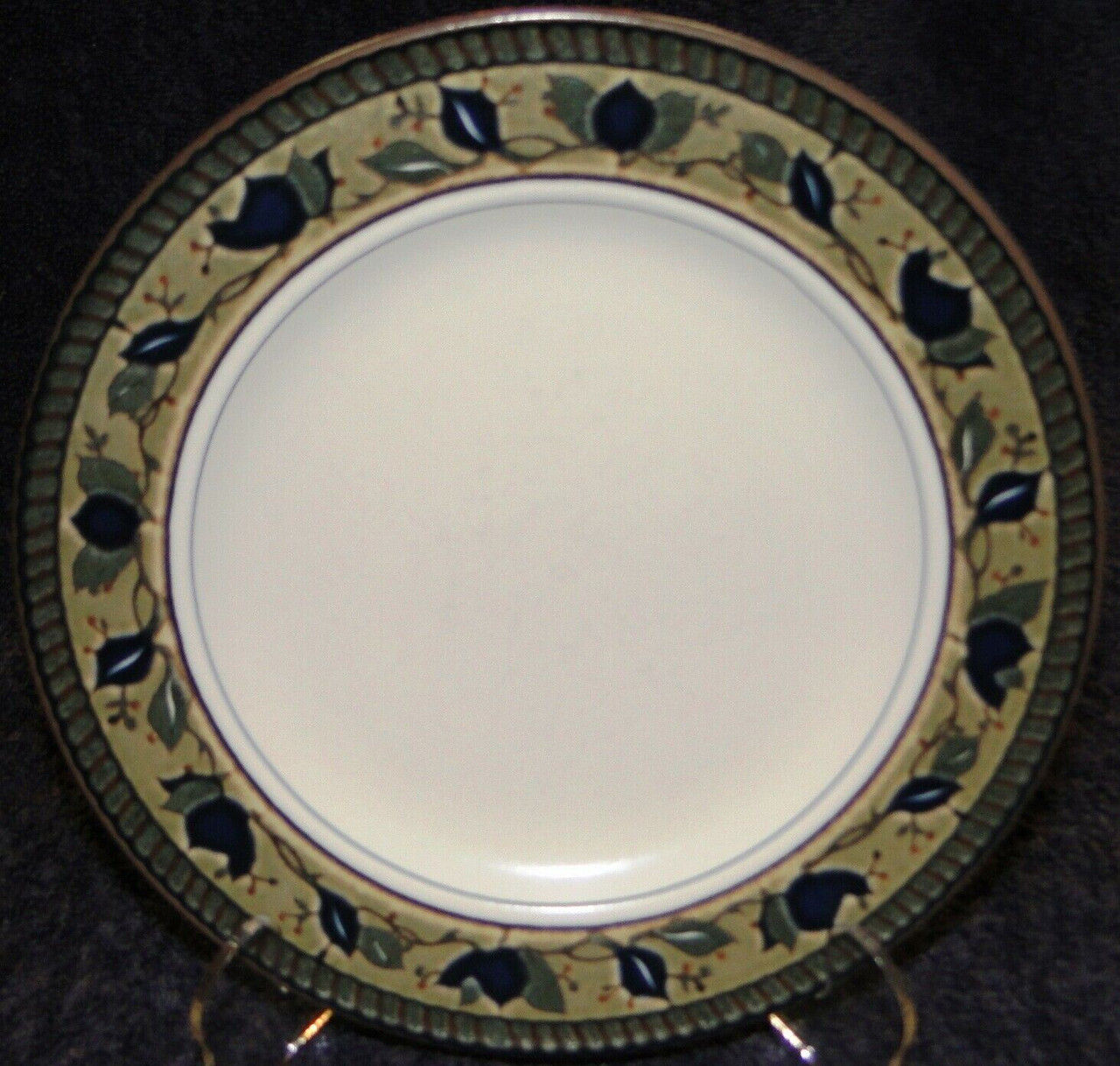 Mikasa Arabella Salad Plates 8 3/8" CAC01 Intaglio | DR Vintage ...