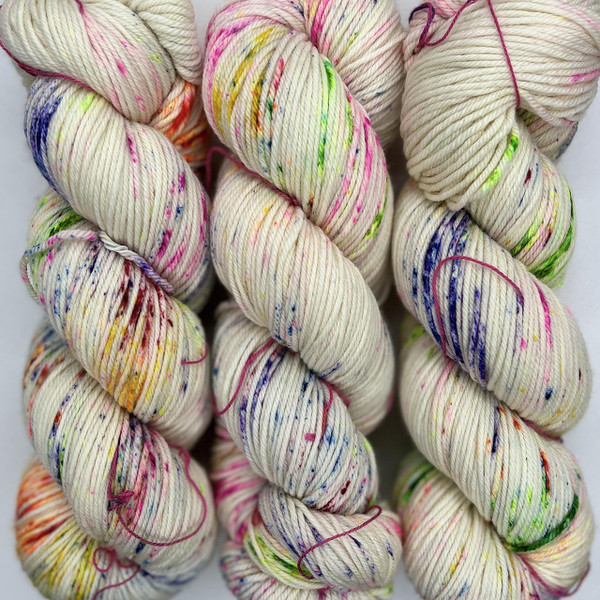 MT High Twist DK Umbrella Sky - Simply Socks Yarn Company