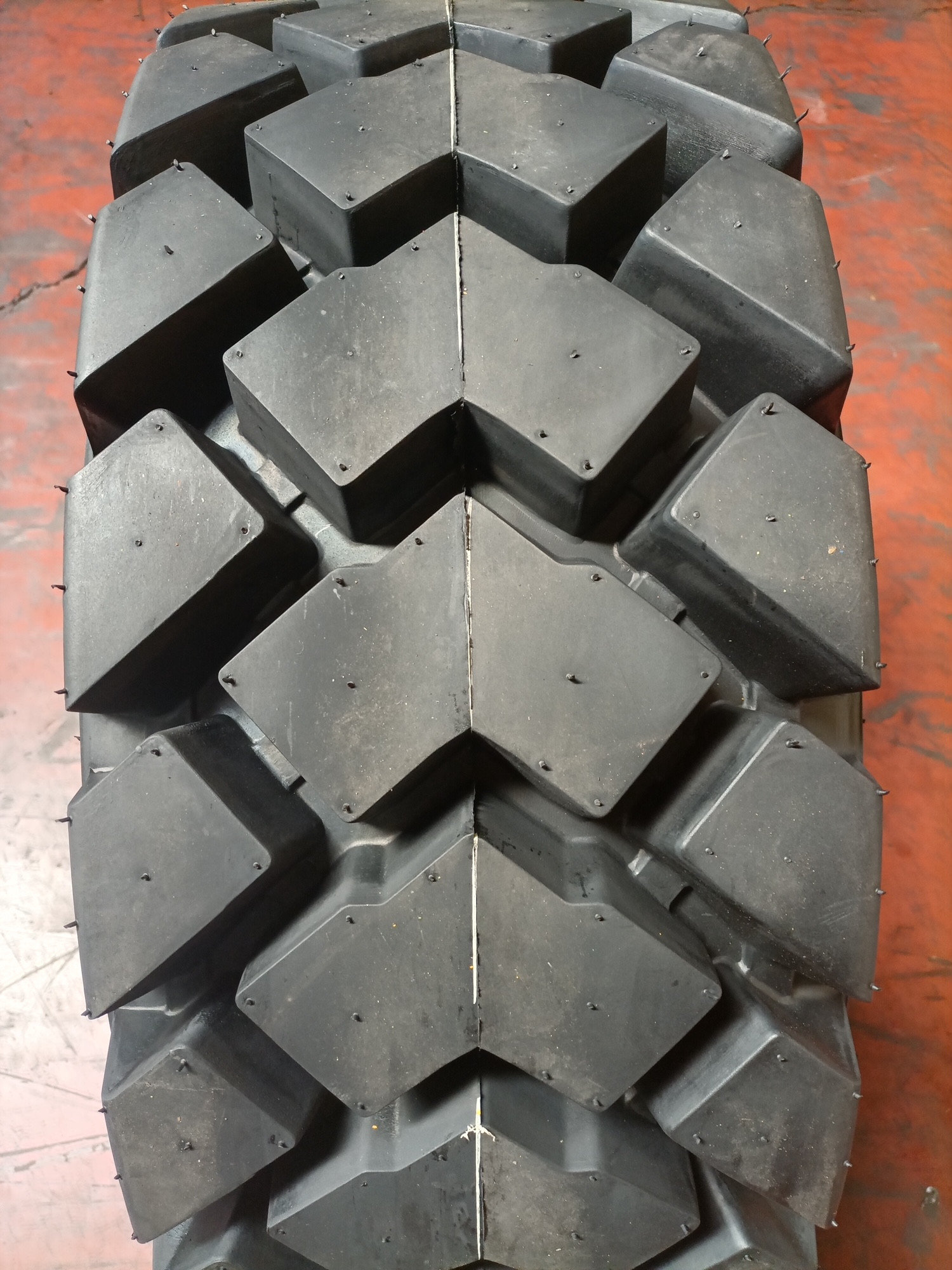 14-17.5 Skid Steer Loader Tubeless Tire w/Rim-Guard 16 Ply Rating Heavy ...