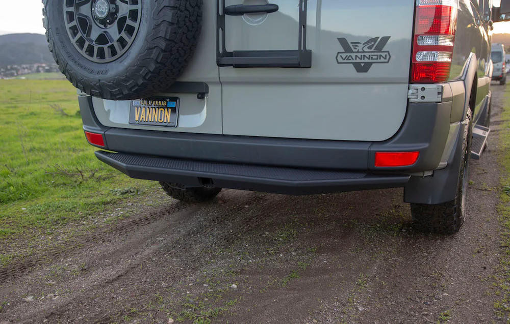 2019+ Rear Bumper Step: Factory Hitch Compatibility Vannon