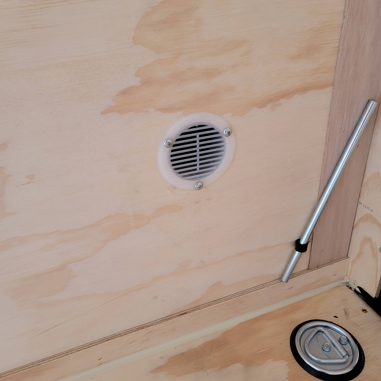 Safety Rod for Flip-Down Stabilizer Jack - TrailersPlus