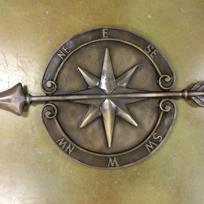 Directional marker with arrow and compass rose - Kenneth Lynch and Sons