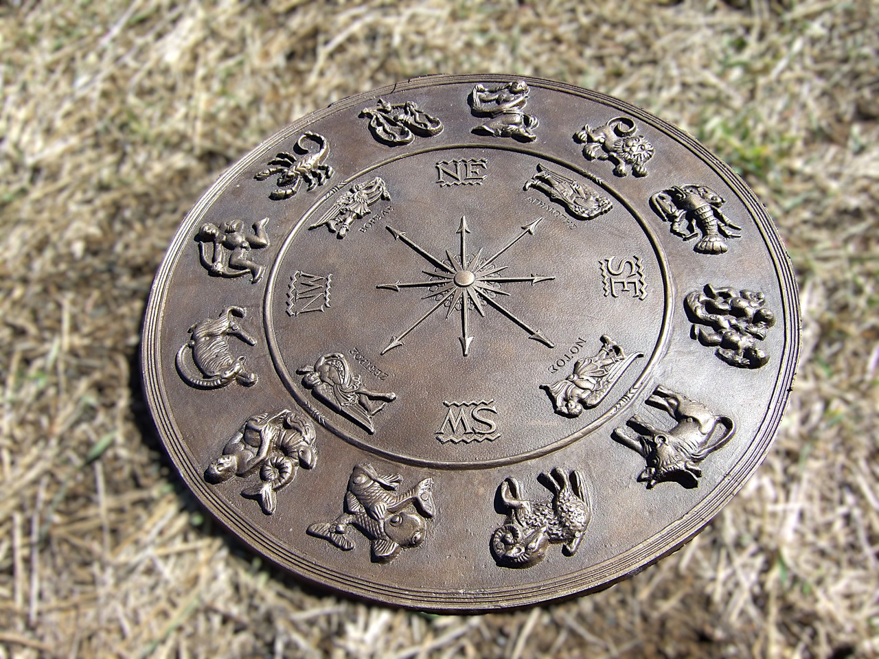 Bronze Directional Marker - Kenneth Lynch and Sons