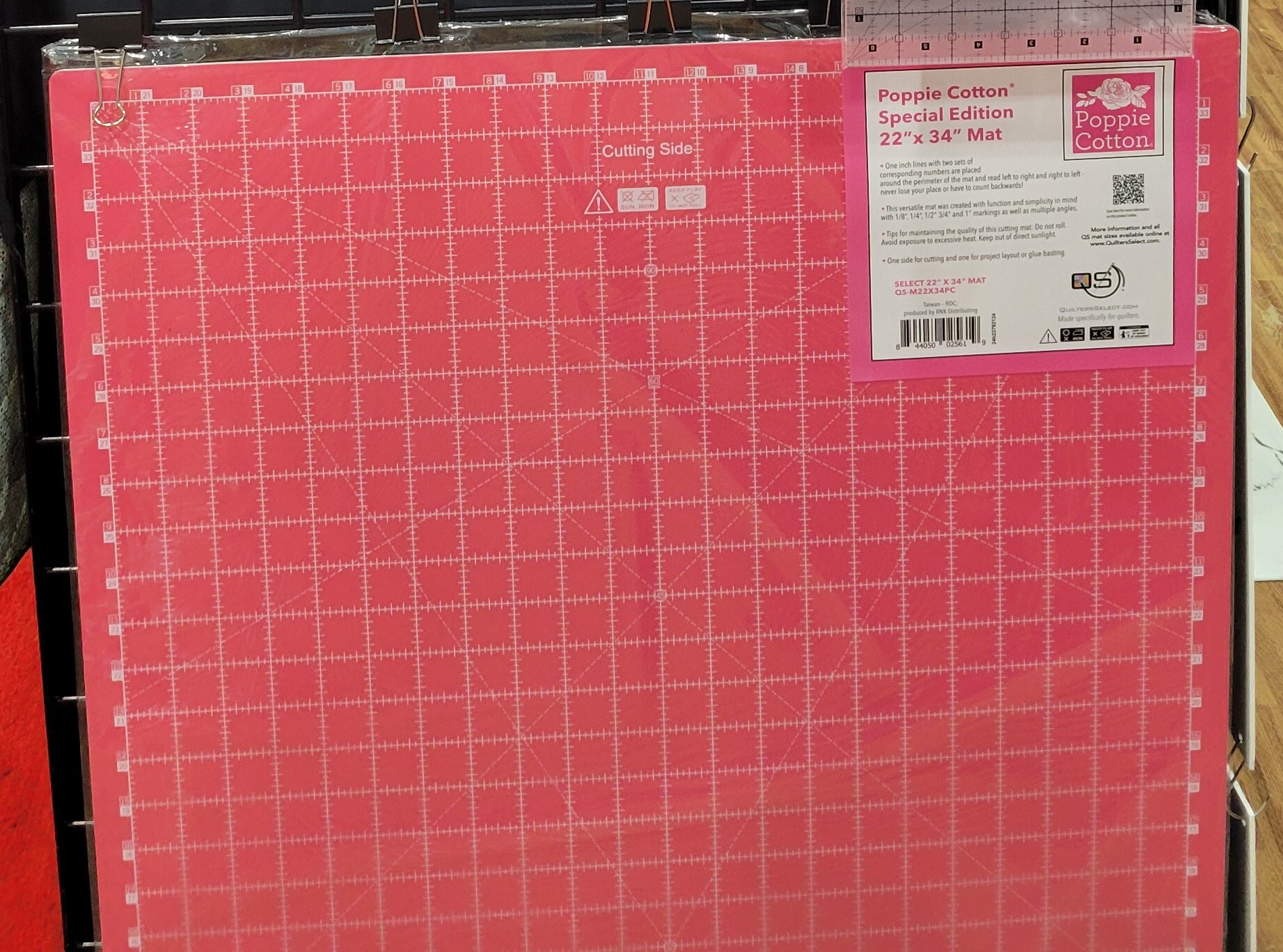Quilters Select 22"x34" Pink Mat (one side for cutting & one side for ...