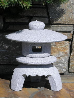 Toro (Lantern): Traditional Yukimi Lantern, 24-inches - Tea Dogu