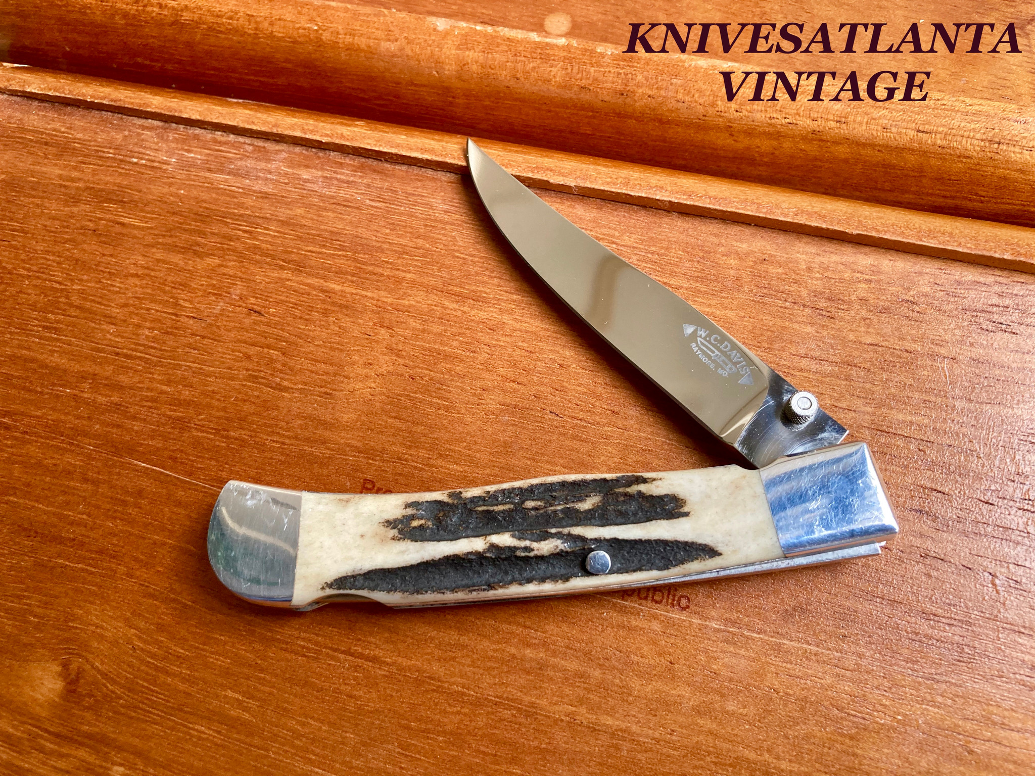 W.C. Davis Gentleman`s Stag Lockback ~ Vintage
