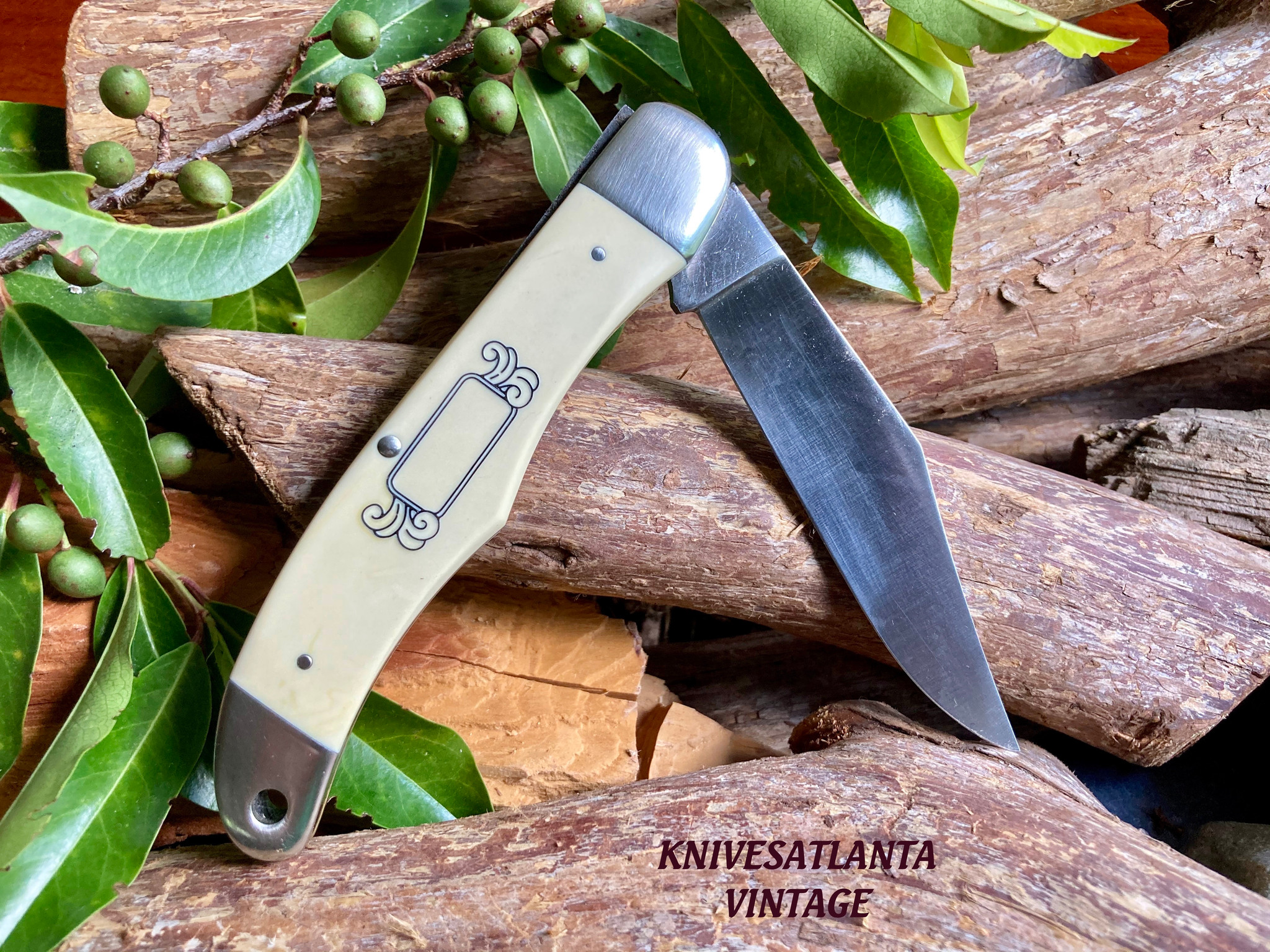SCHRADE MALLARD SCRIMSHAW SC500 FOLDING HUNTER ~ Vintage - KnivesAtlanta