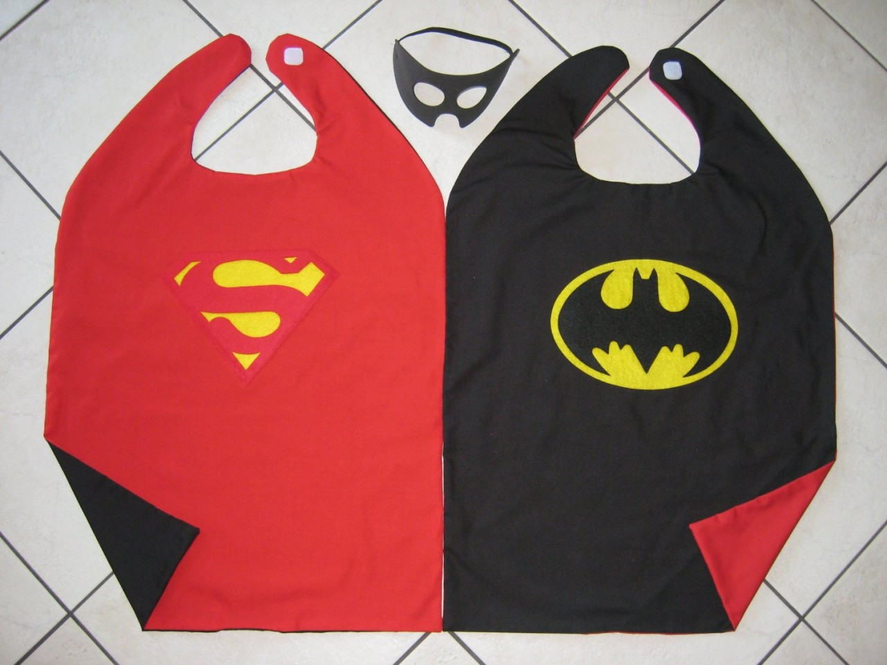 Child Batman and Superman Reversible Cape 4712 - Private Island Party