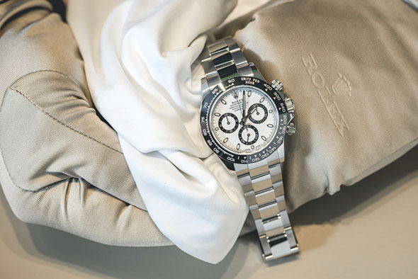 Analog vs. Digital Watches: Which Watch Is Best for You? - Luxury Of ...