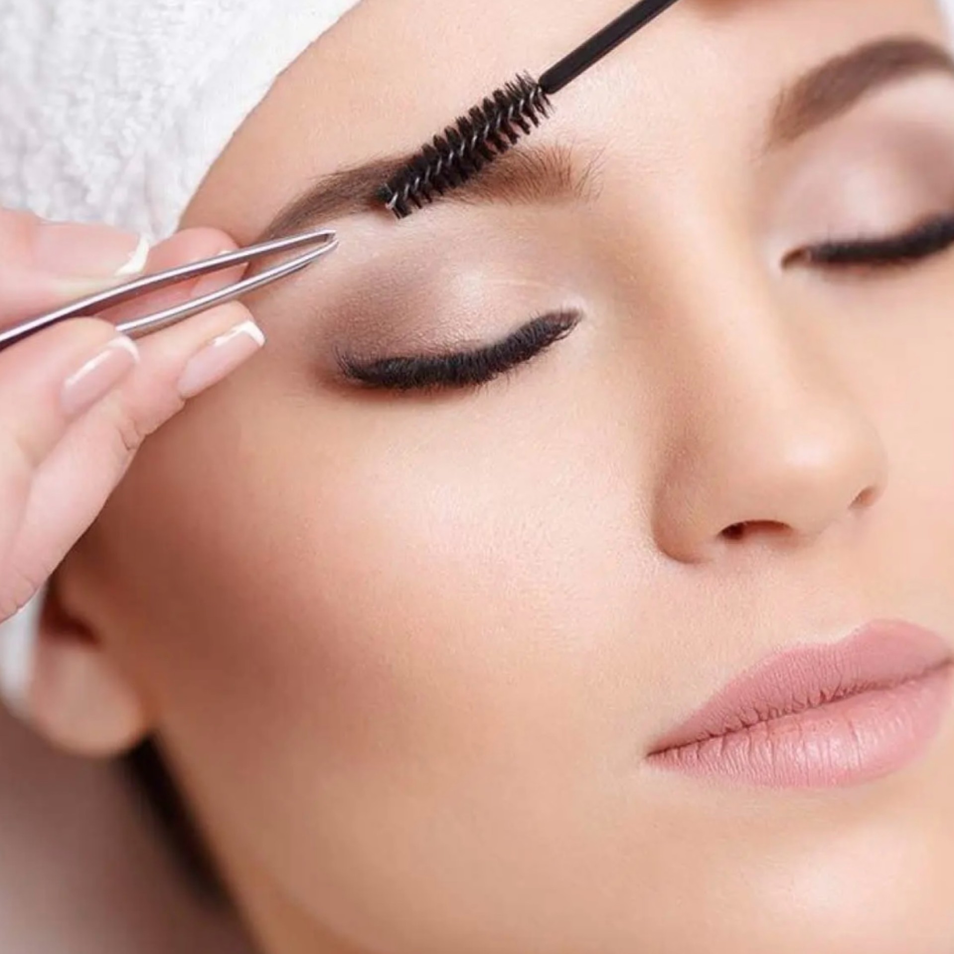 Enhancing Your Eyebrows: How to Guide - Safe & Chic