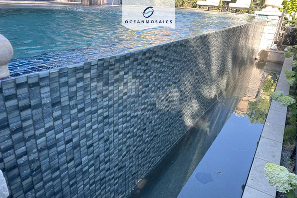 Extant Emerald 1x2 Pool Mosaic Glass Tile