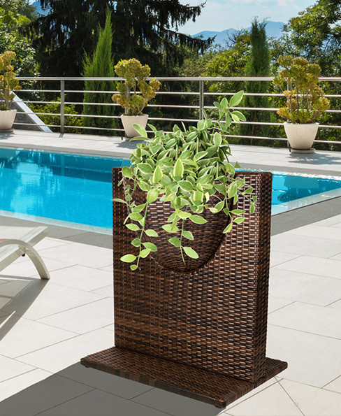 Outdoor Room Dividers & Privacy Partitions | Versare