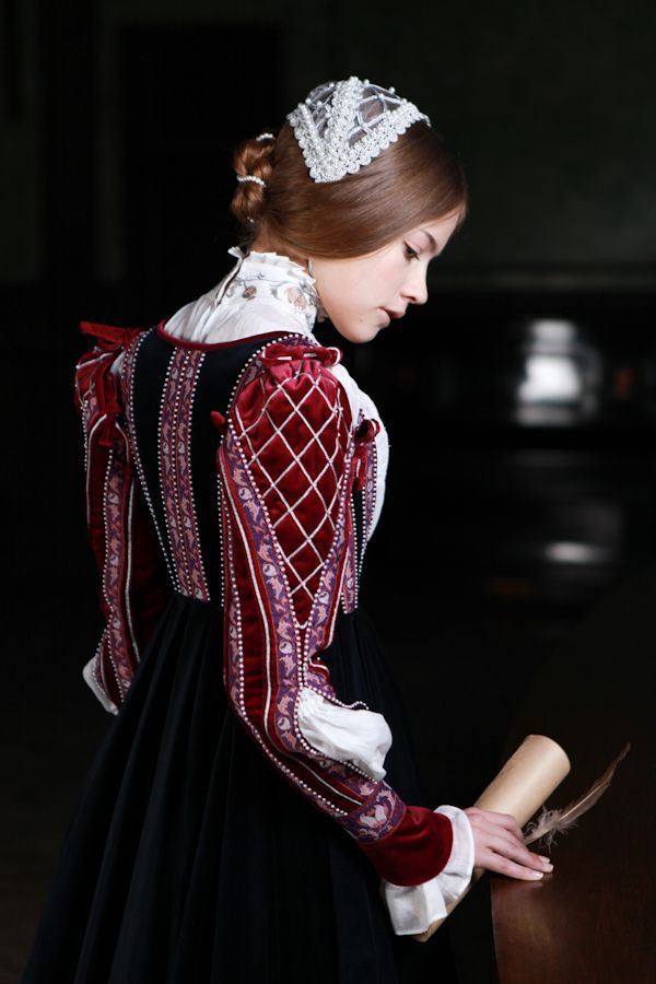 Florentine Renaissance Medieval Tudor Gown