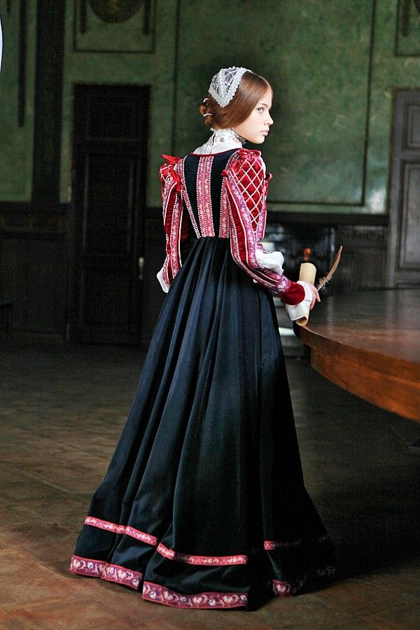 Florentine Renaissance Medieval Tudor Gown