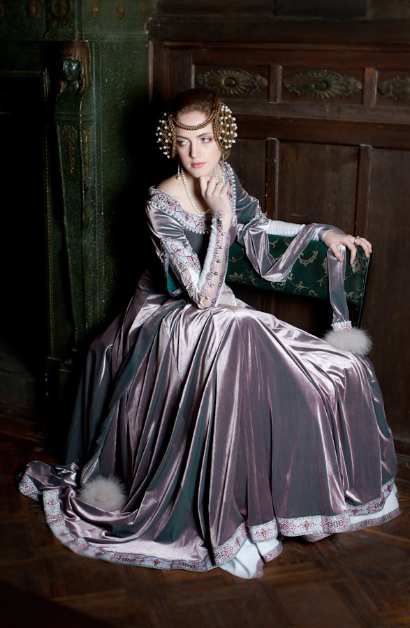 Lady Rowena Velvet Nobility Dress | Medieval Noble Dress