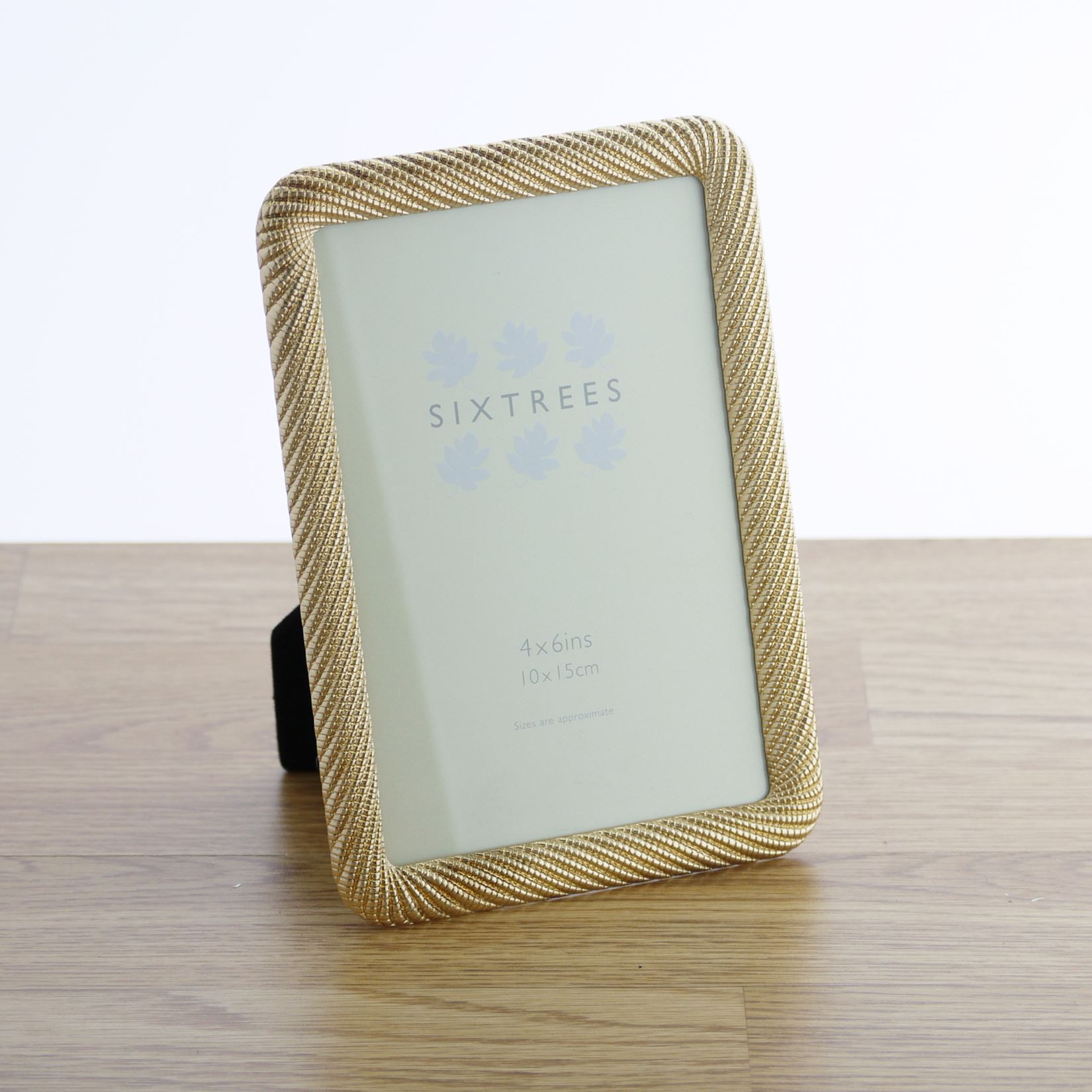 The largest range of Sixtrees Photo frames available online.