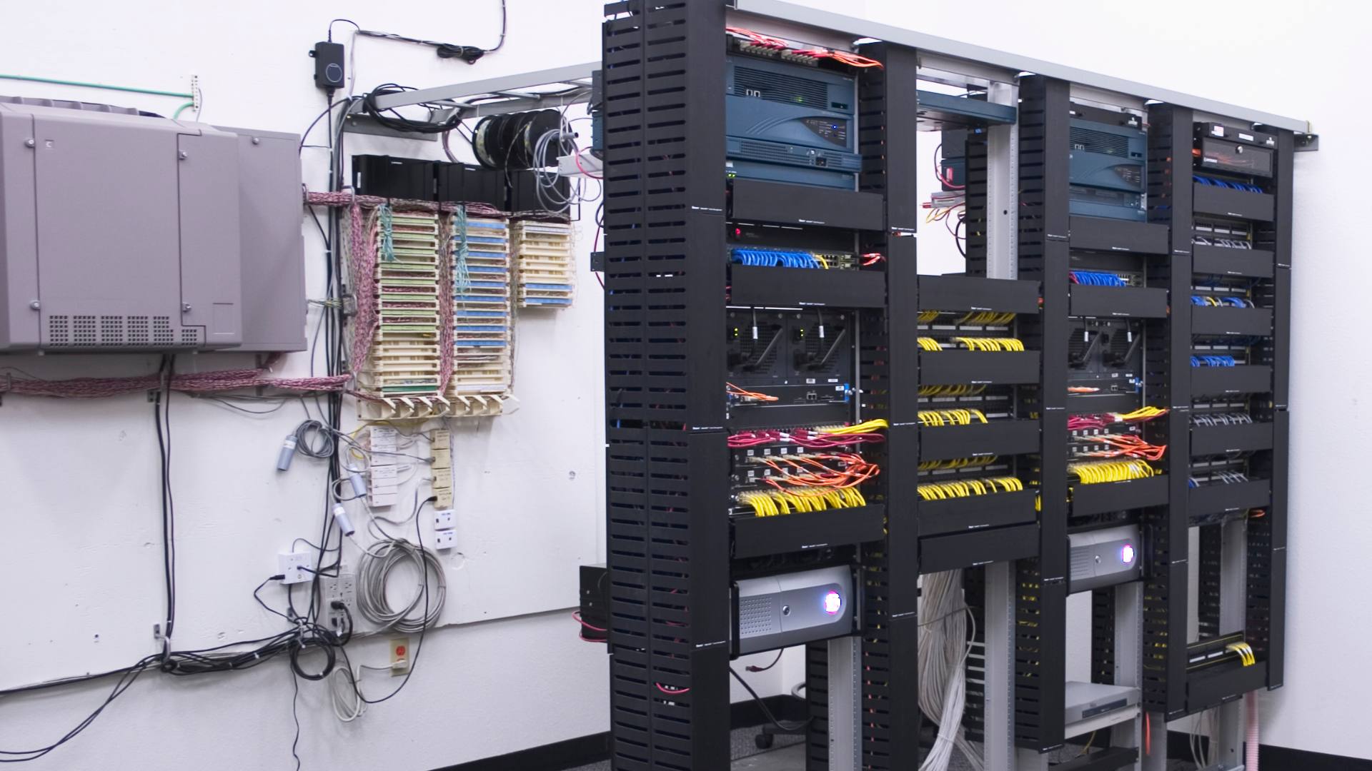 4 Server Rack Accessories for Better Office Organization - Rackfinity.com