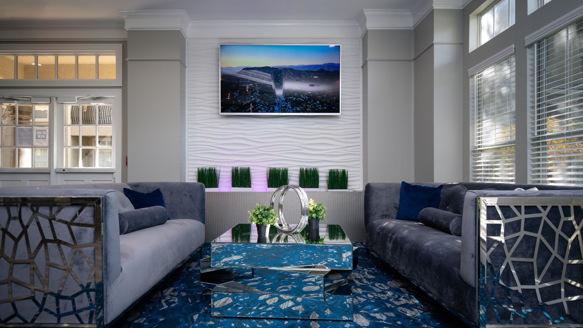 How Wall Mount Displays Will Elevate Your Office or Retail Space ...