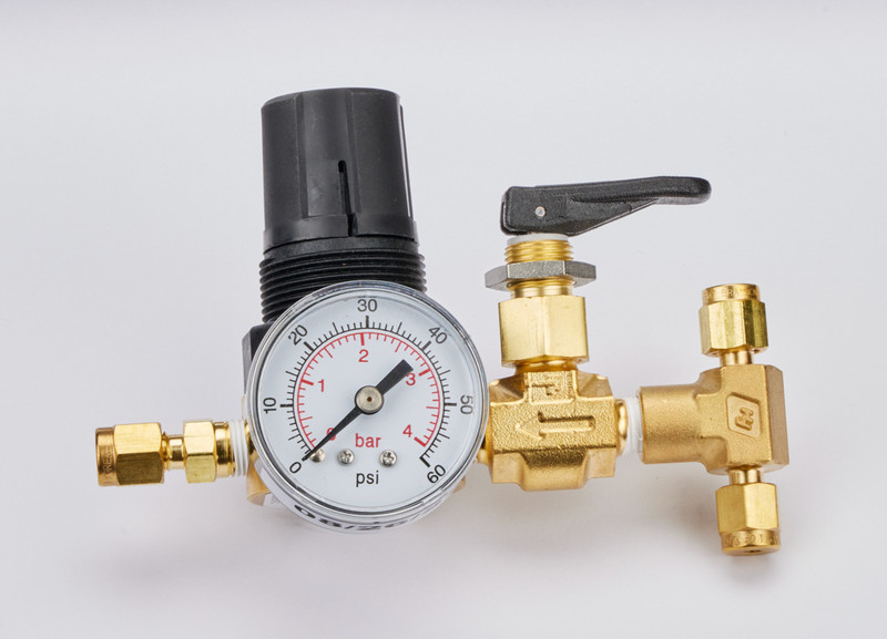 Regulator Tee/Connector for MOCON Permeation Analyzers