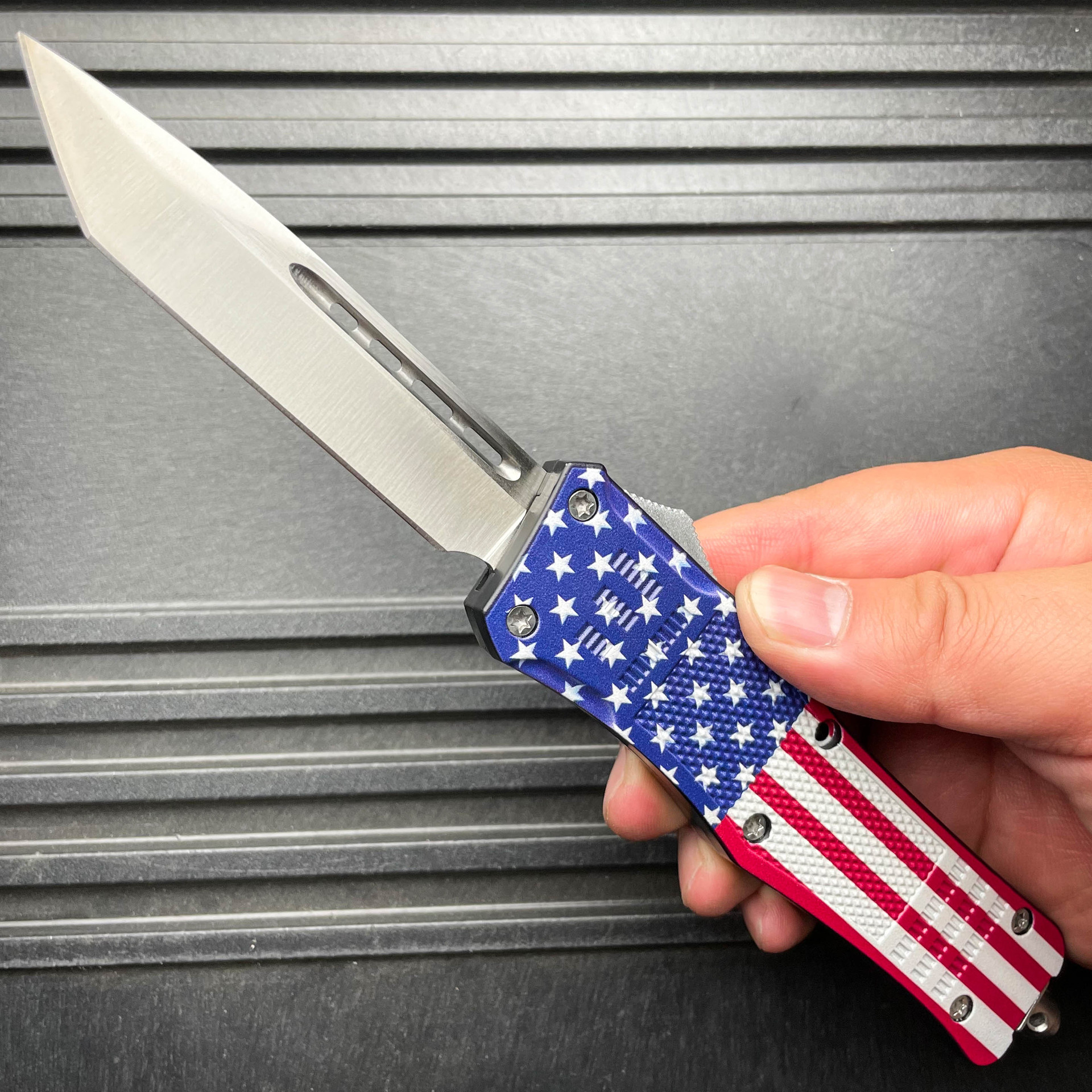 Viper Tactical USA American Flag OTF - MEGAKNIFE
