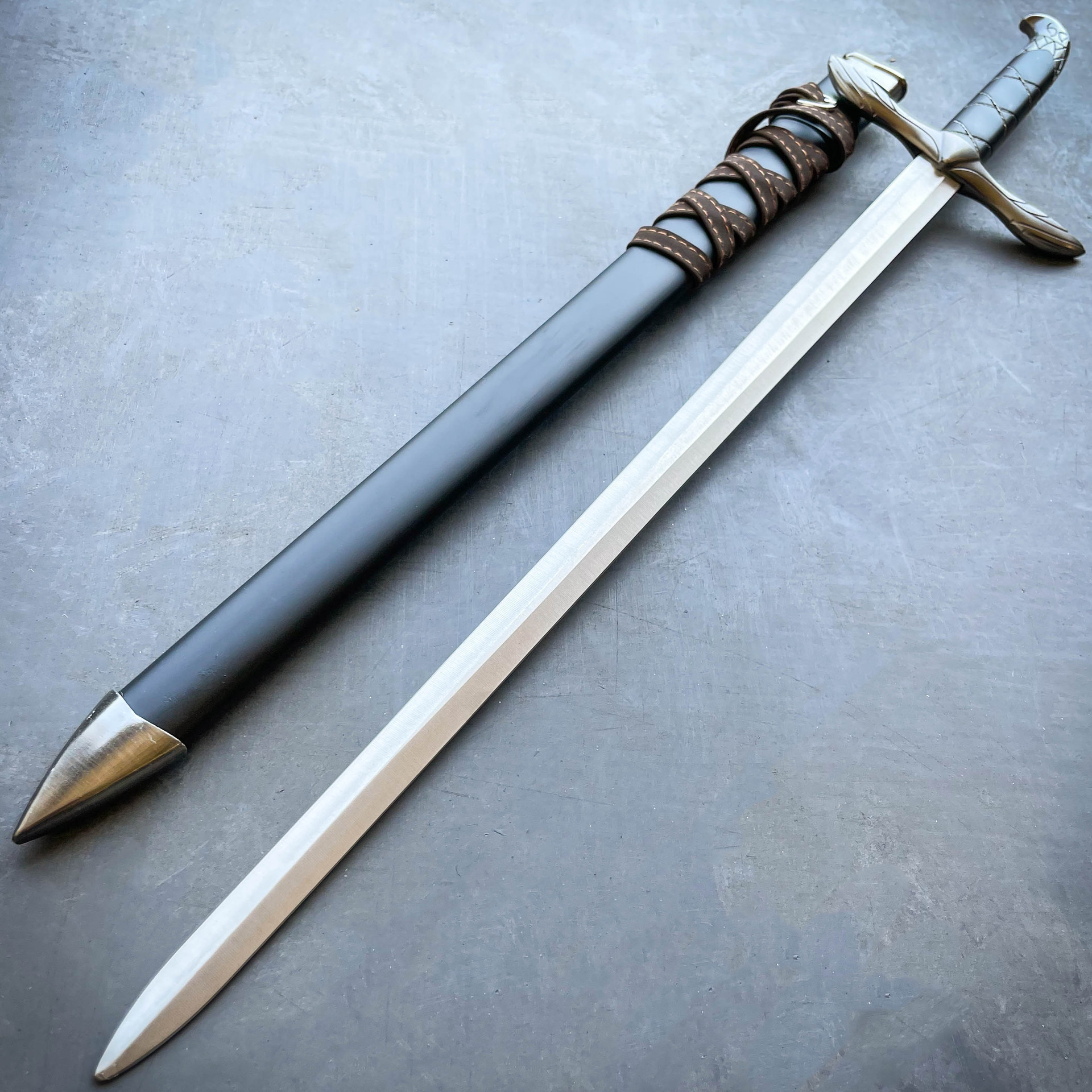SWORDS - SHORT SWORDS - MEGAKNIFE