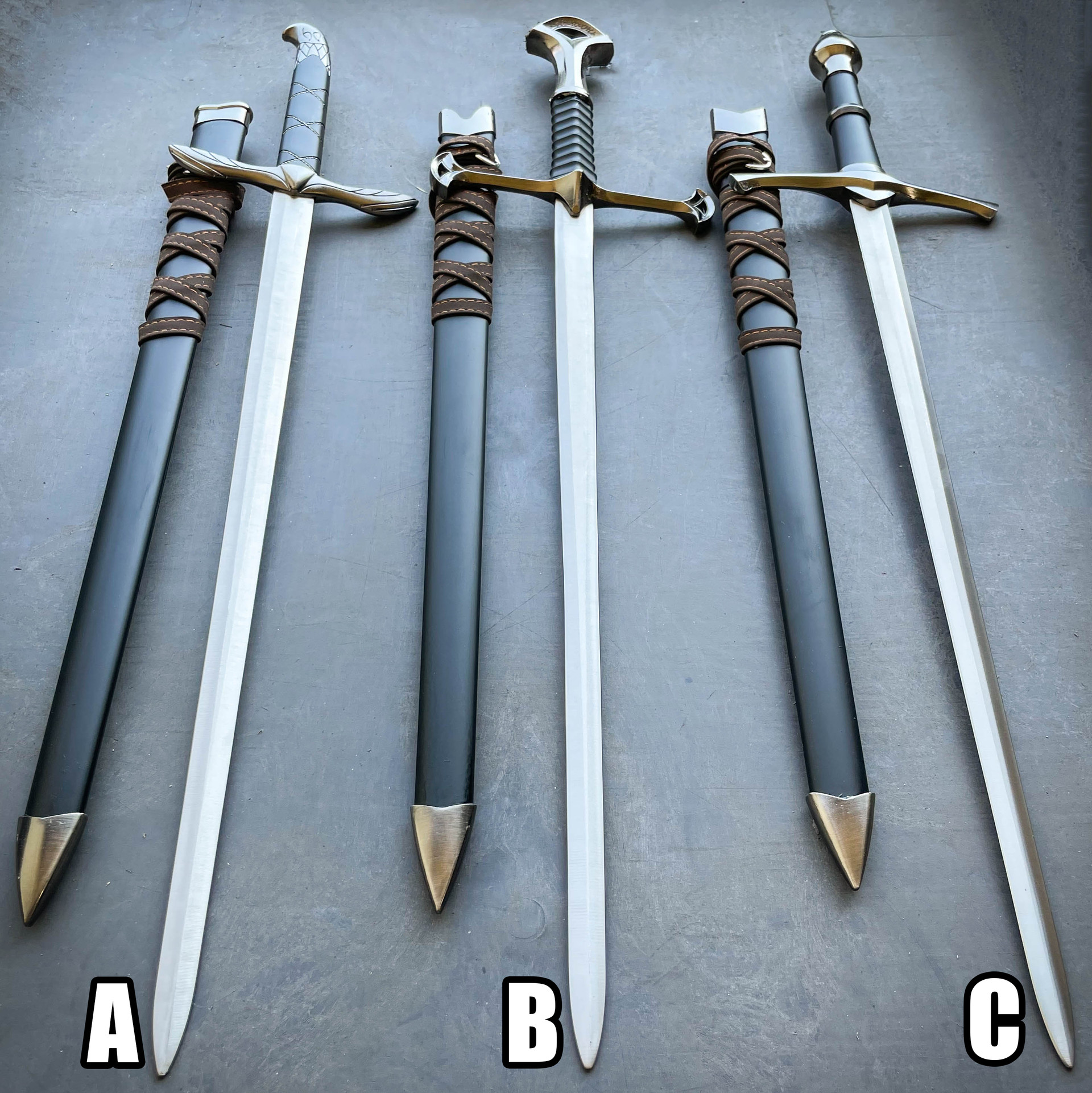 SWORDS - SHORT SWORDS - MEGAKNIFE